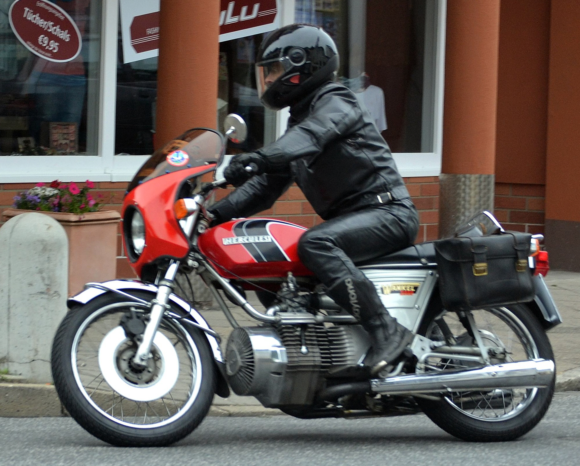 Hercules W2000, Ini Dia Motor Pertama Bermesin Wankel Engine ...