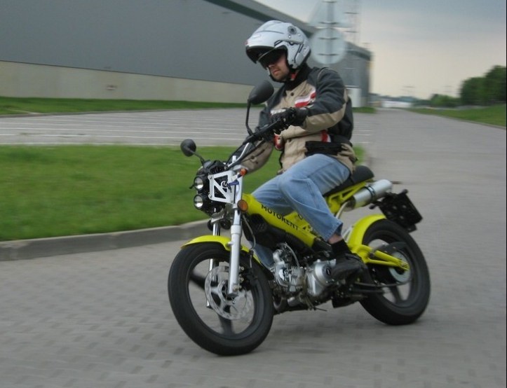 Minerva Sachs MadAss 125, Ikon Nyentrik Era Keemasan! – ENOANDERSON ...